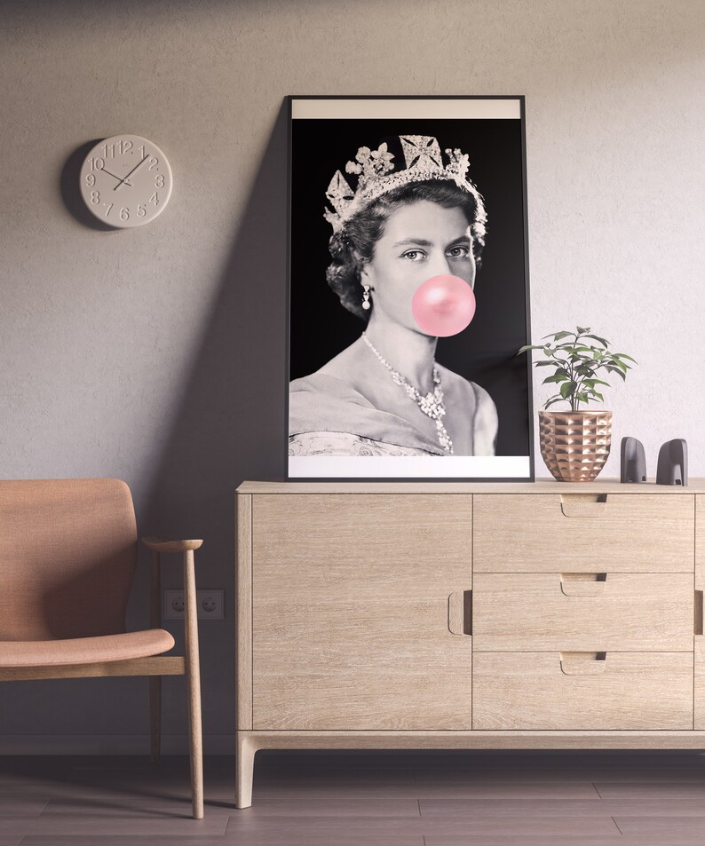 Queen Elizabeth II Bubblegum & Crown,eclectic Wall Art,alter Art Print ...