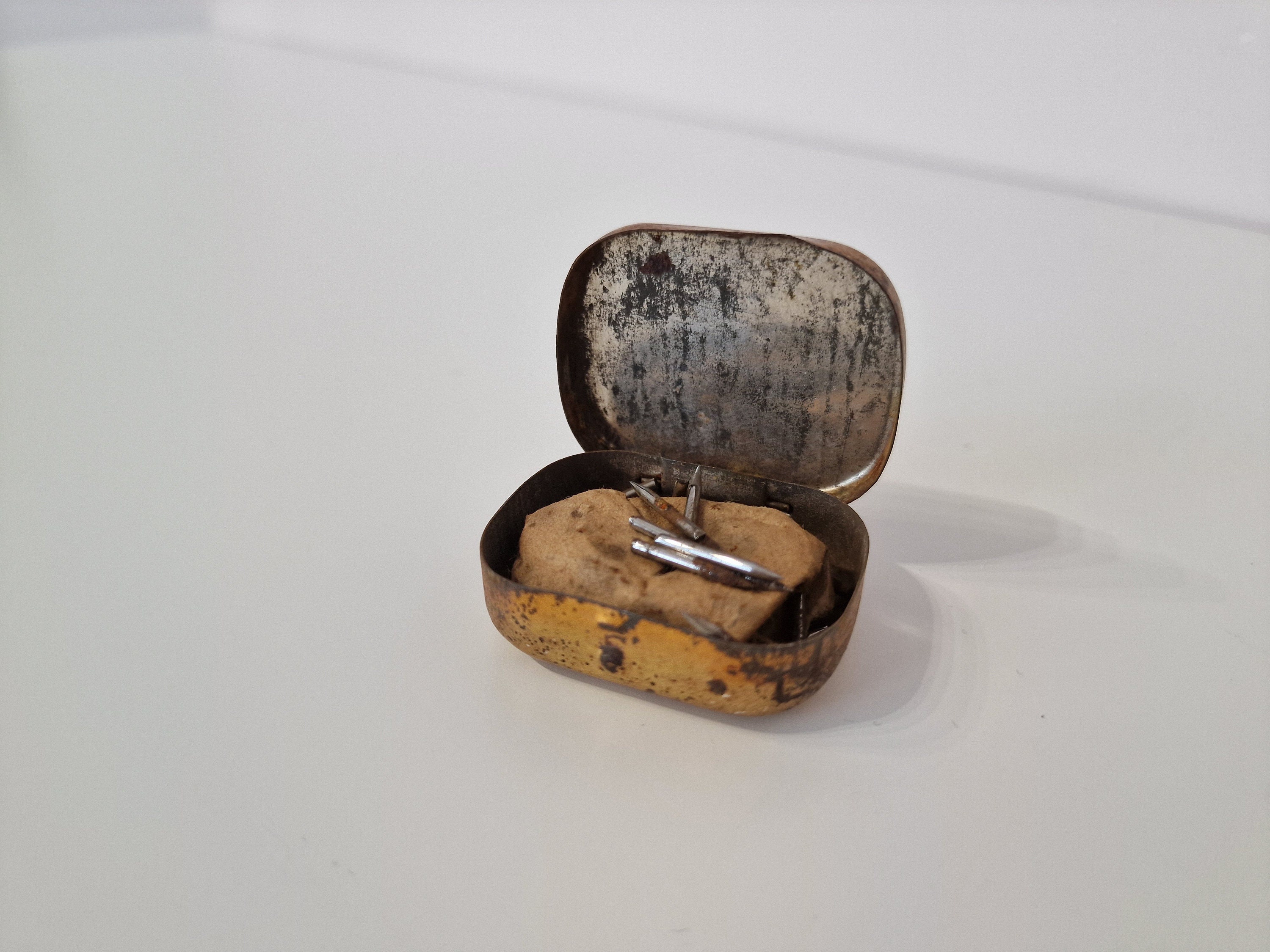 Vintage Gramophone Needle Box With Original Needles | Gramophone ...