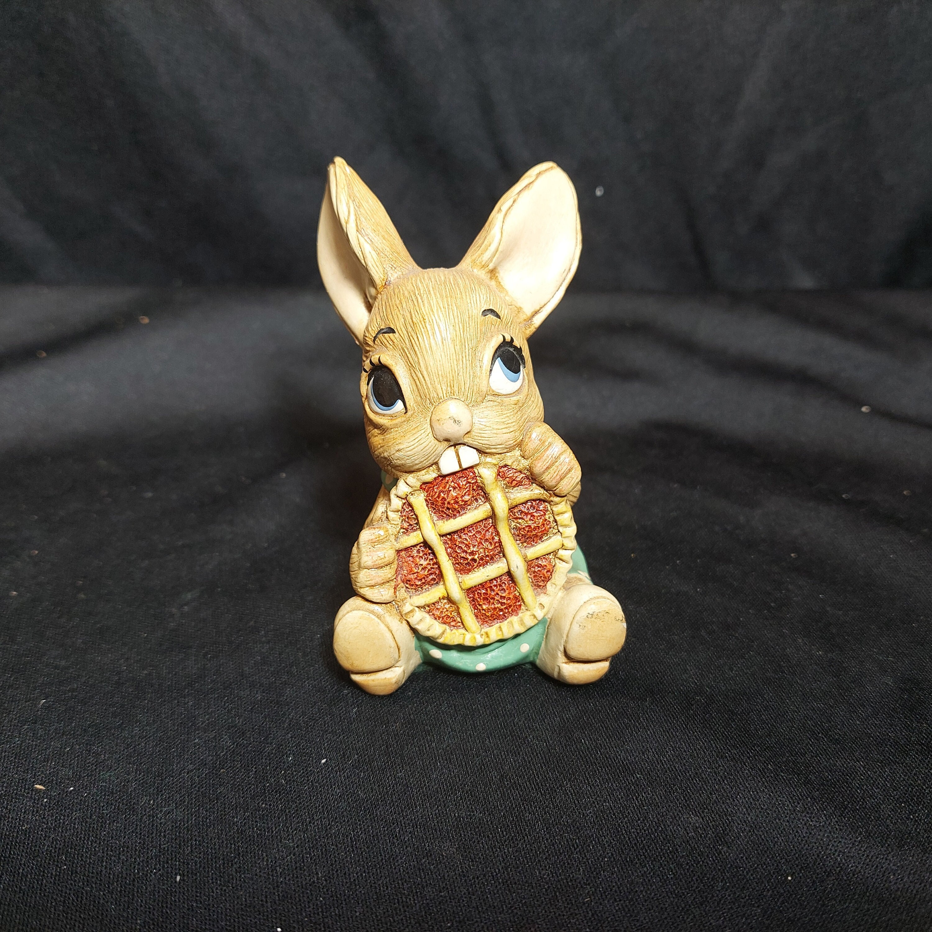 Vintage 1970's 1980's Pendelfin Rabbit Picnic Midge Bunny Eating Pie ...