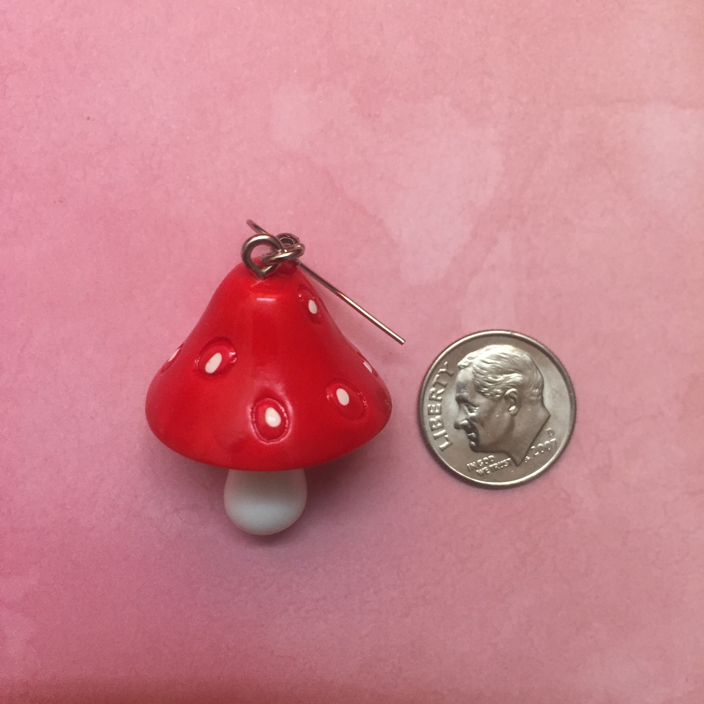 Llavero de la seta un encanto de la seta, un grano de plata - Etsy España