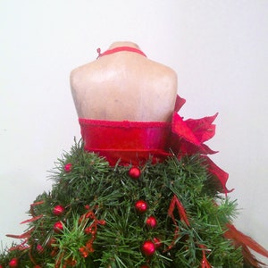 Mannequin Christmas Tree | Red Christmas Centerpiece | Decorated Dress ...
