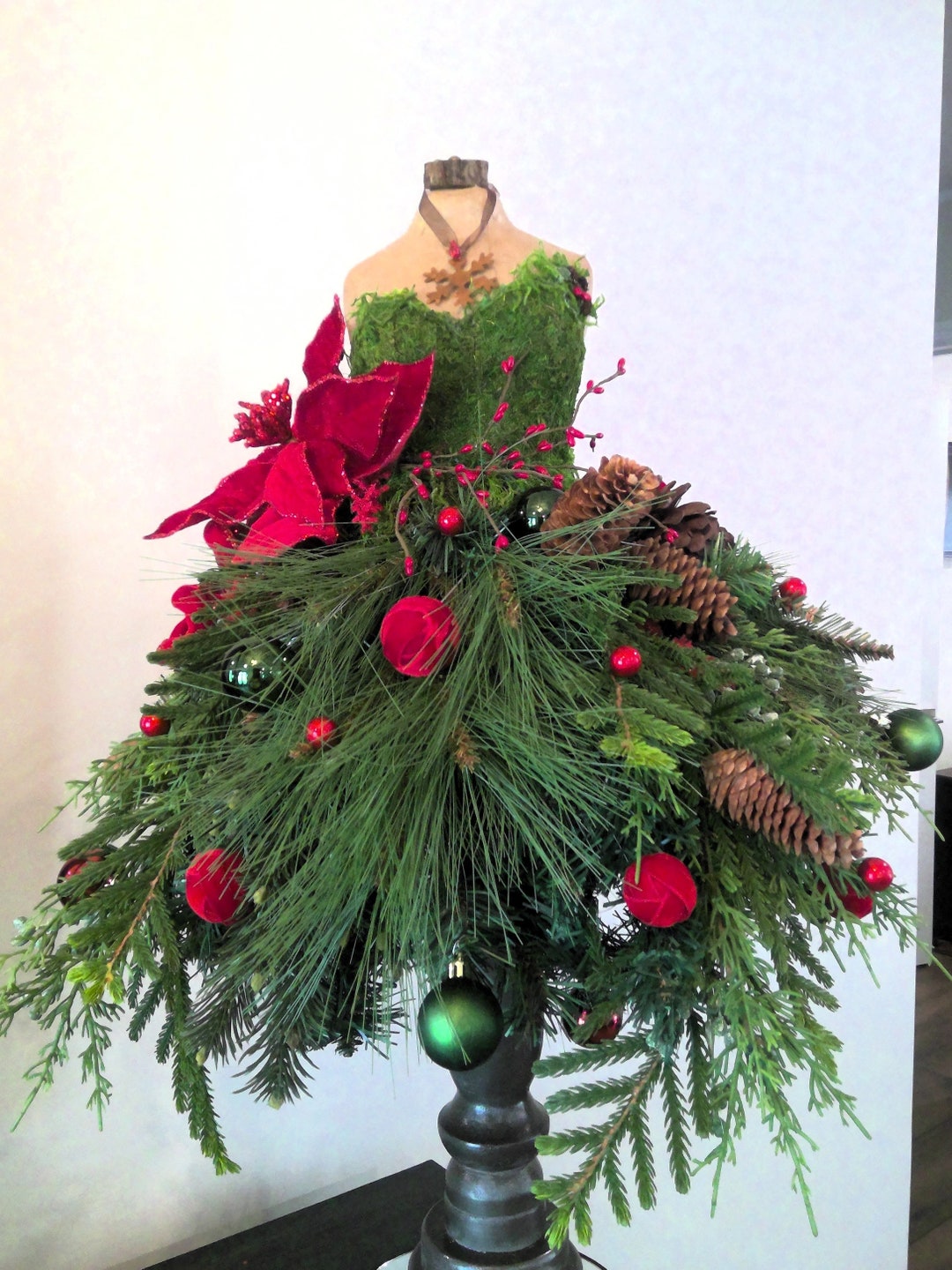Mannequin Christmas Tree | Couture Red Christmas Centerpiece ...