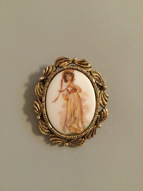 Ceramic cameo - beautiful - Gem