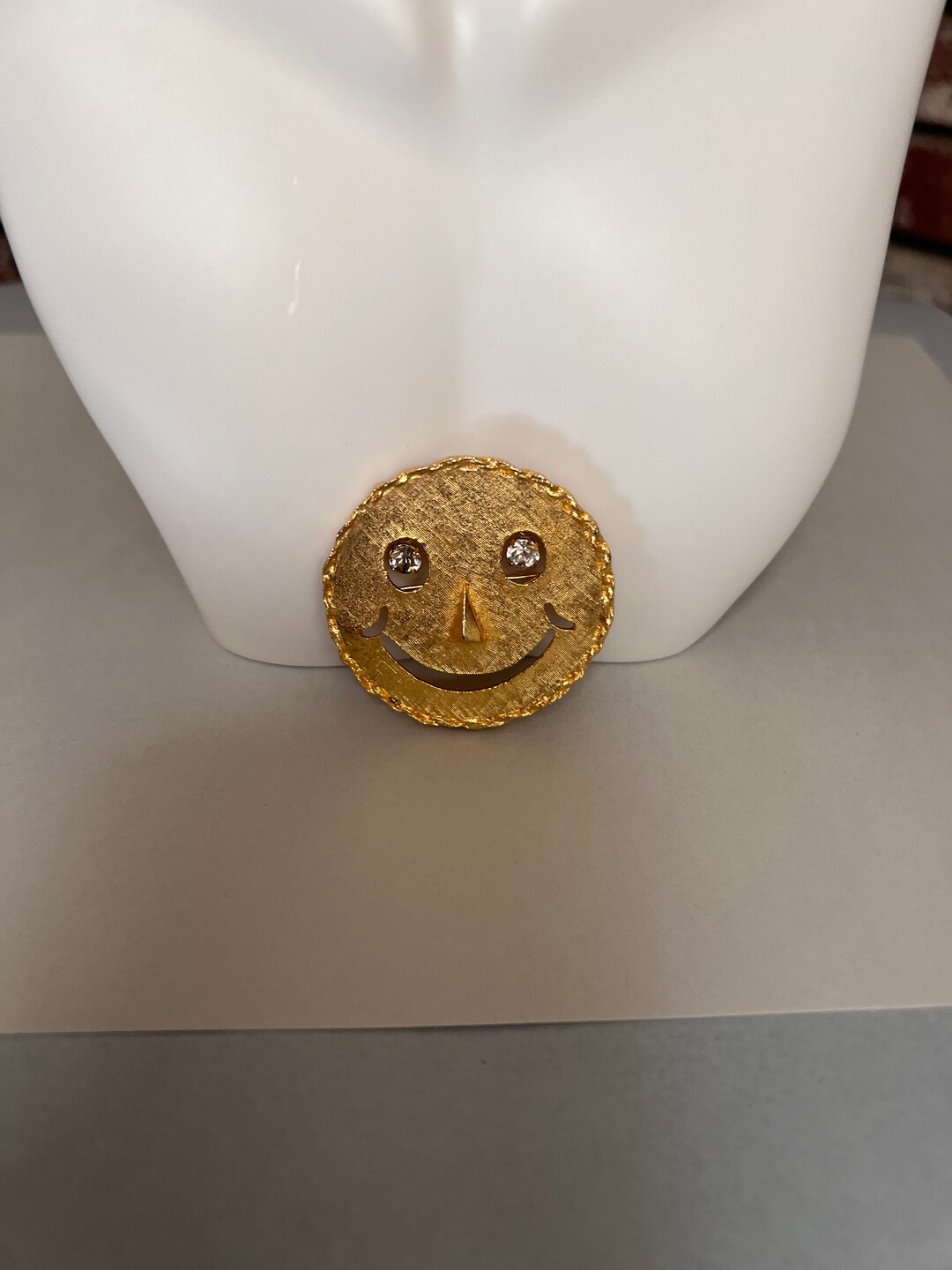 Vintage Smiley Face Brooch/pin. Has Great Workmanship. Has Beautiful ...