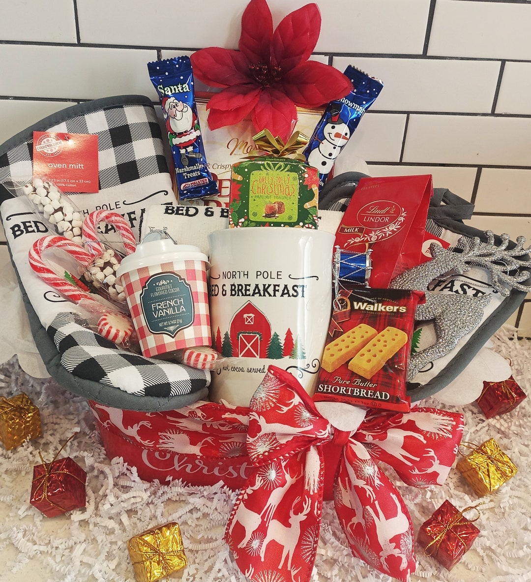 North Pole Holiday Christmas Gift Basket Kitchen Towel Oven Mitt Pot ...