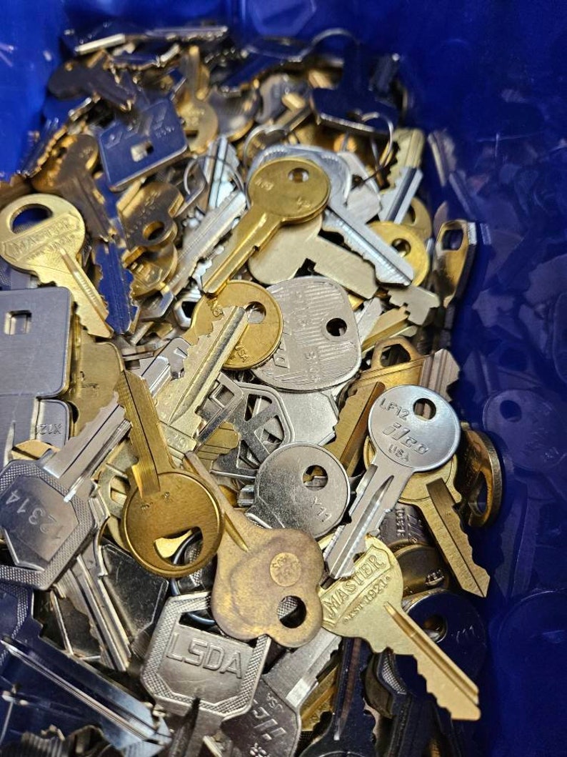 50 Scrap Keys Mix Mystery Lot Crafting Keys - Etsy