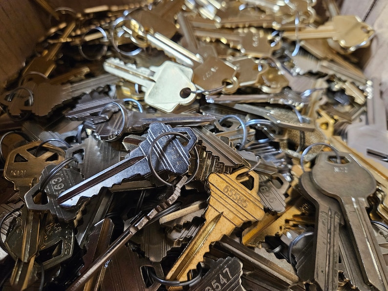 50 Scrap Keys Mix Mystery Lot Crafting Keys - Etsy