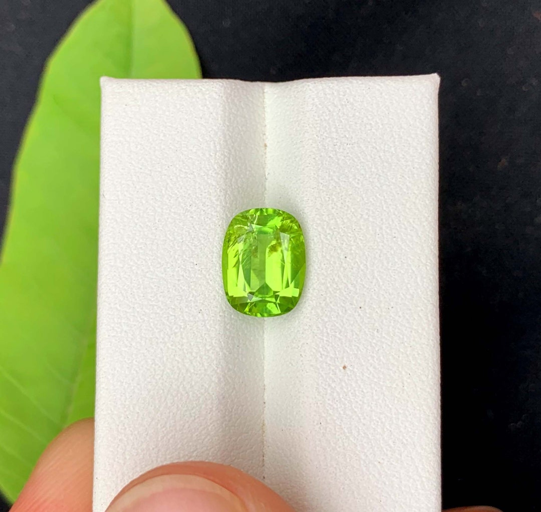 Natural Peridot Gemstones, Top Color Cushion Cut Peridot Loose Gemstone ...