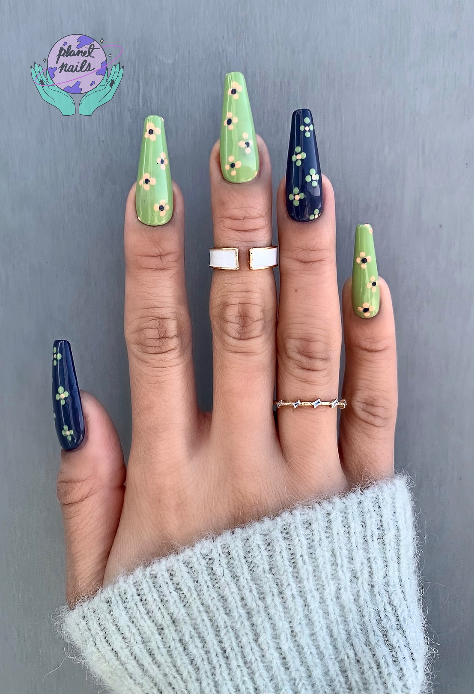 Groovy Press on Nails PLANET NAILS 70s Nails Flower - Etsy