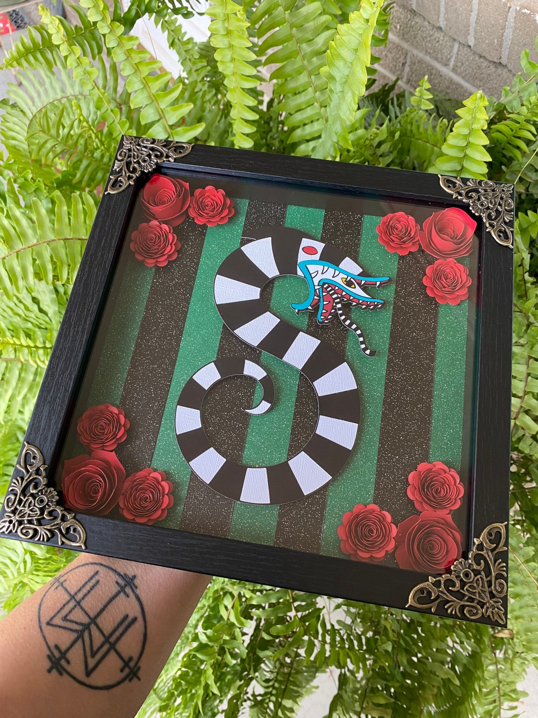 Sandworm Frame | Sandworm Floral Shadow Box | Beetlejuice Frame - Etsy