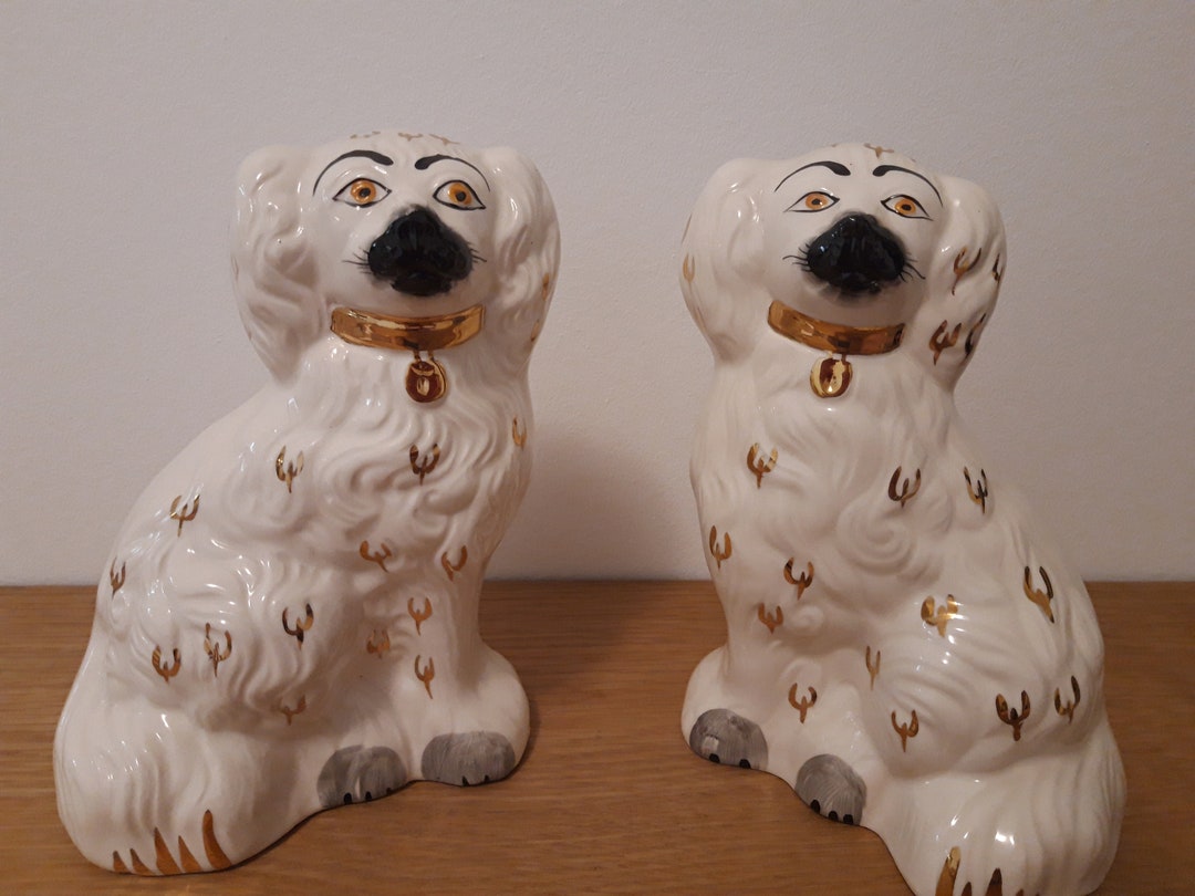 A Pair of Classic Beswick Porcelain Dogs Vintage Itens in Very Good ...
