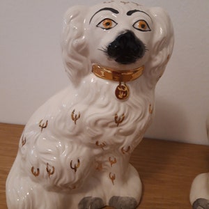 A Pair of Classic Beswick Porcelain Dogs Vintage Itens in Very Good ...