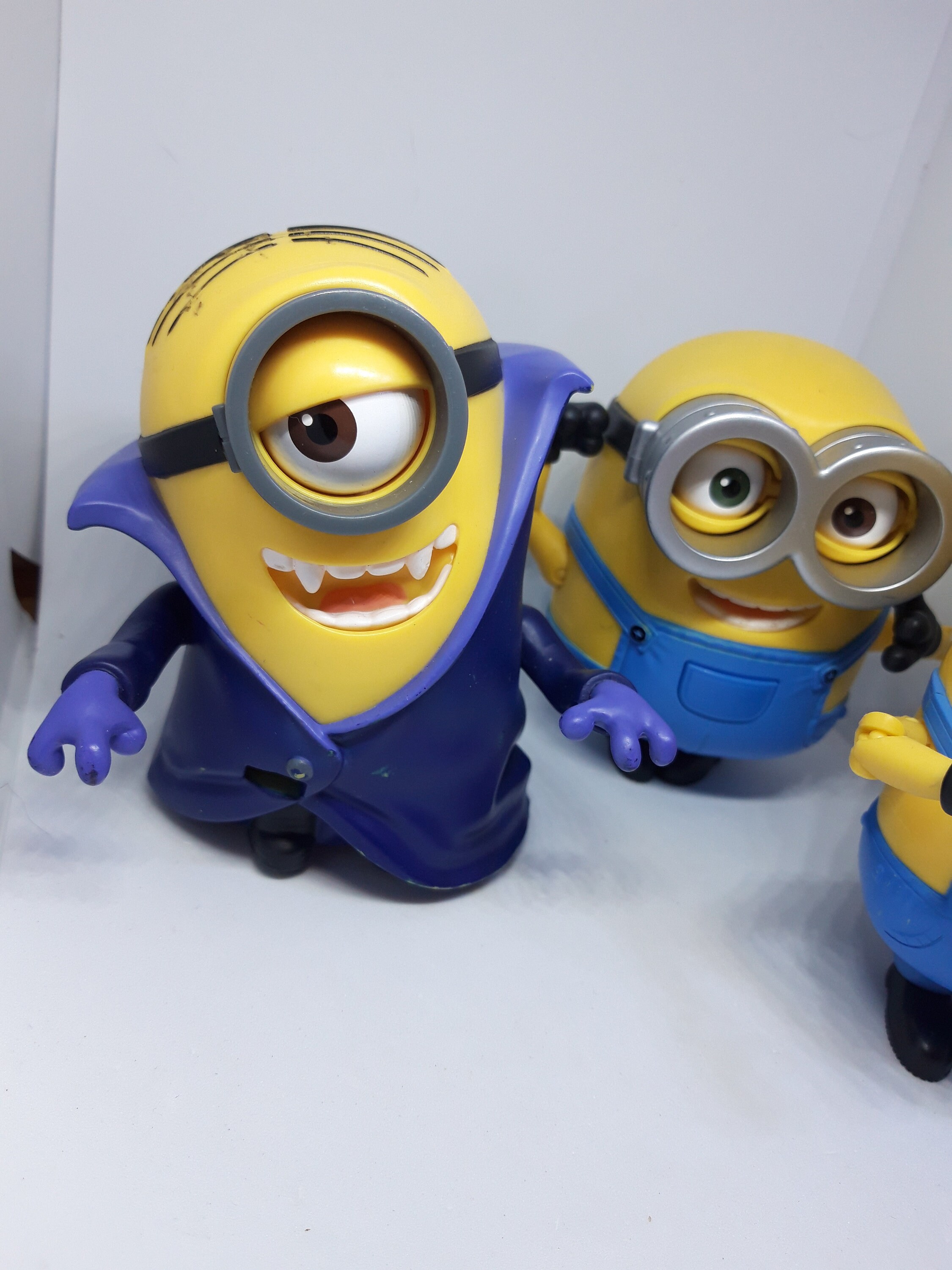 Set of 3 Minions: 2 With Moving Mouth and Closing Eyes Plus Dracula ...