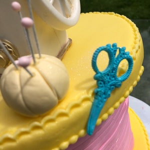 Beautiful Edible Fondant Sewing Machine and Accessories - Etsy