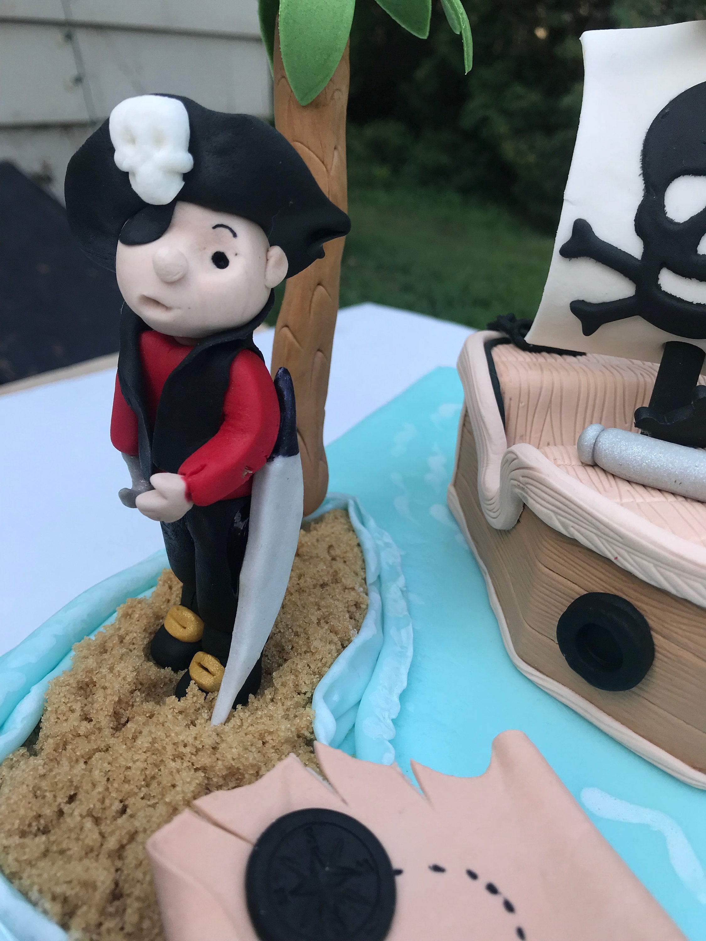 Edible Fondant Pirate, Pirate Ship, Treasure Chest and Cup Cake Toppers ...