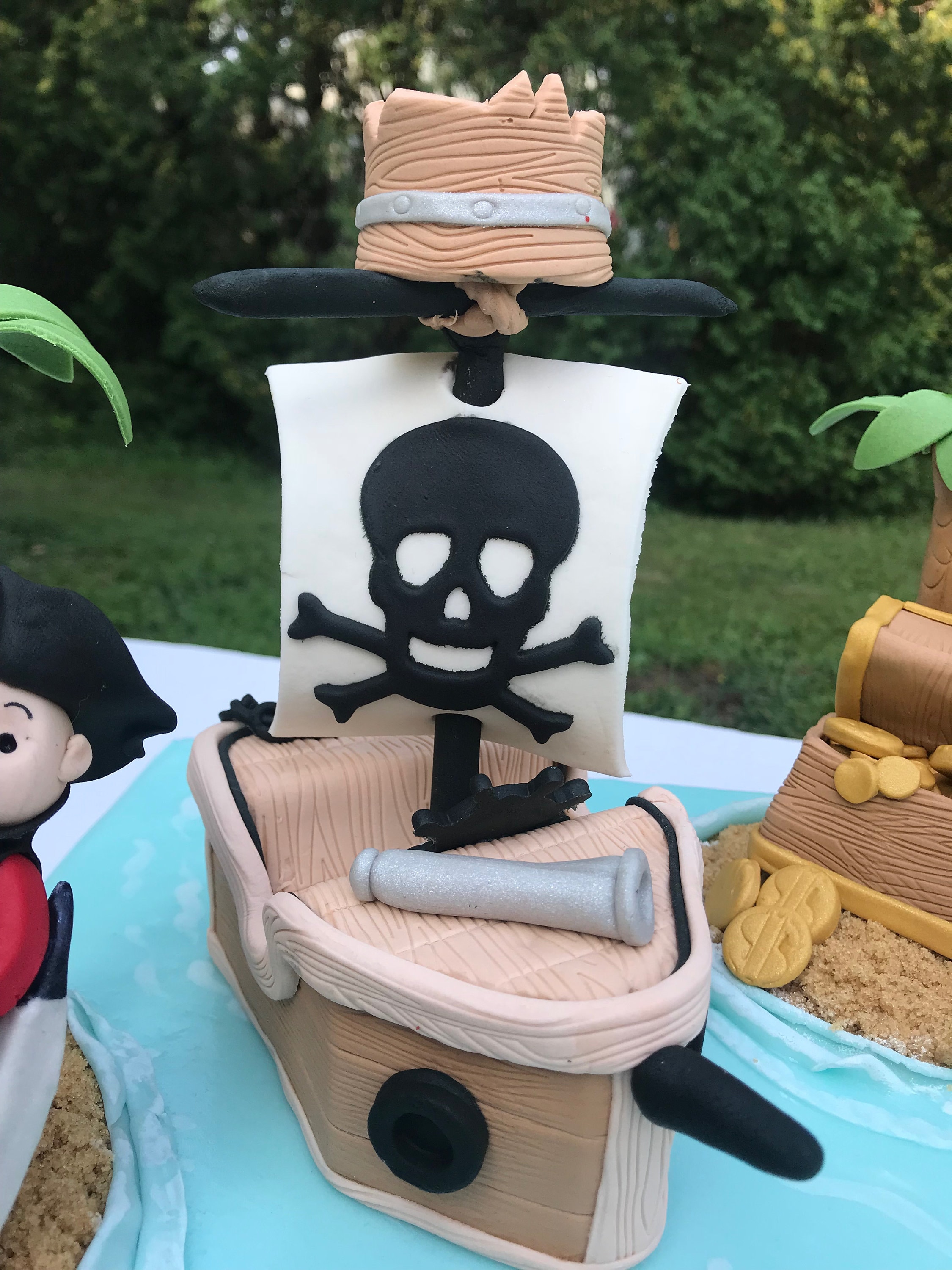 Edible Fondant Pirate, Pirate Ship, Treasure Chest and Cup Cake Toppers ...