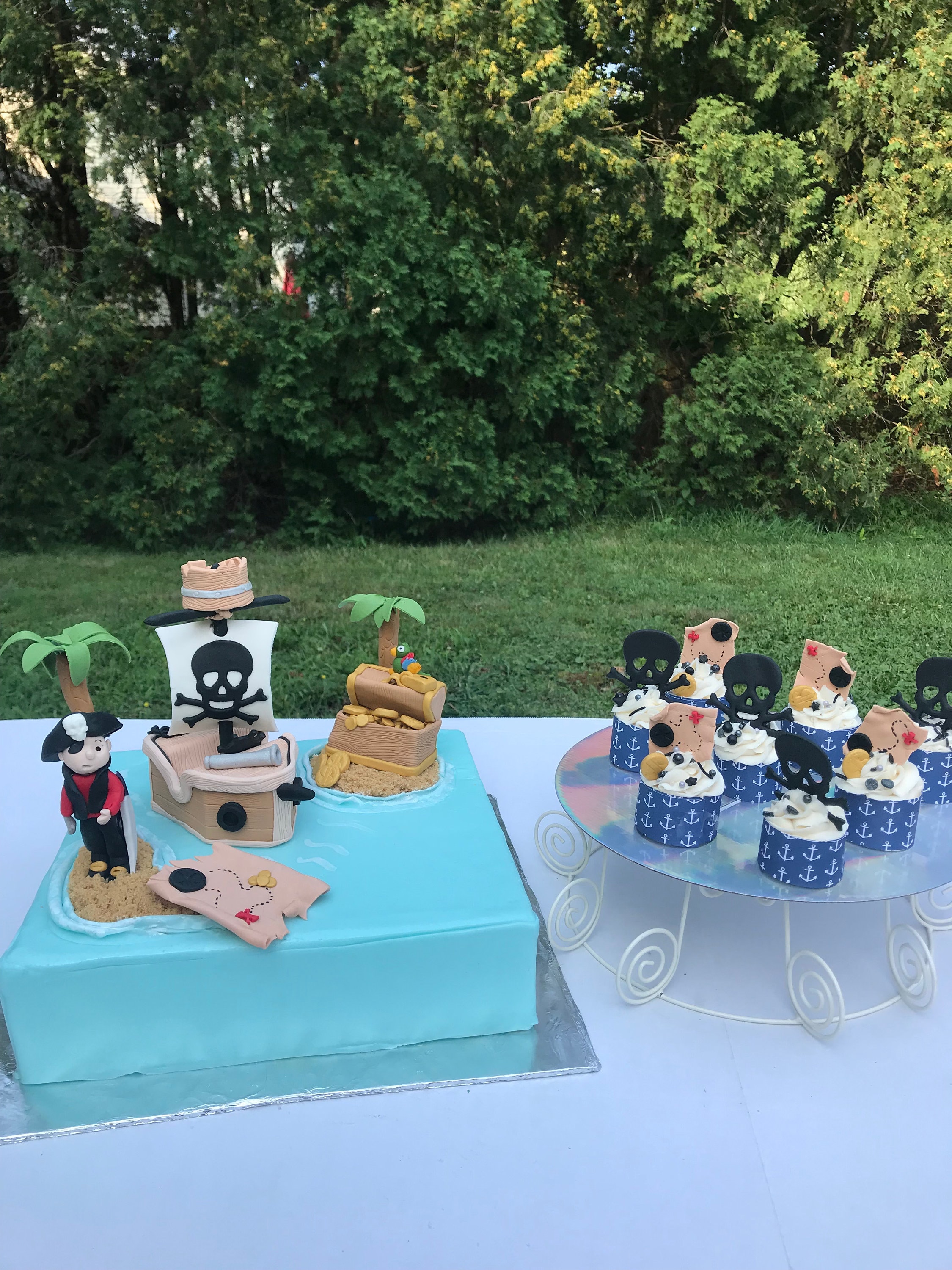 Edible Fondant Pirate, Pirate Ship, Treasure Chest and Cup Cake Toppers ...