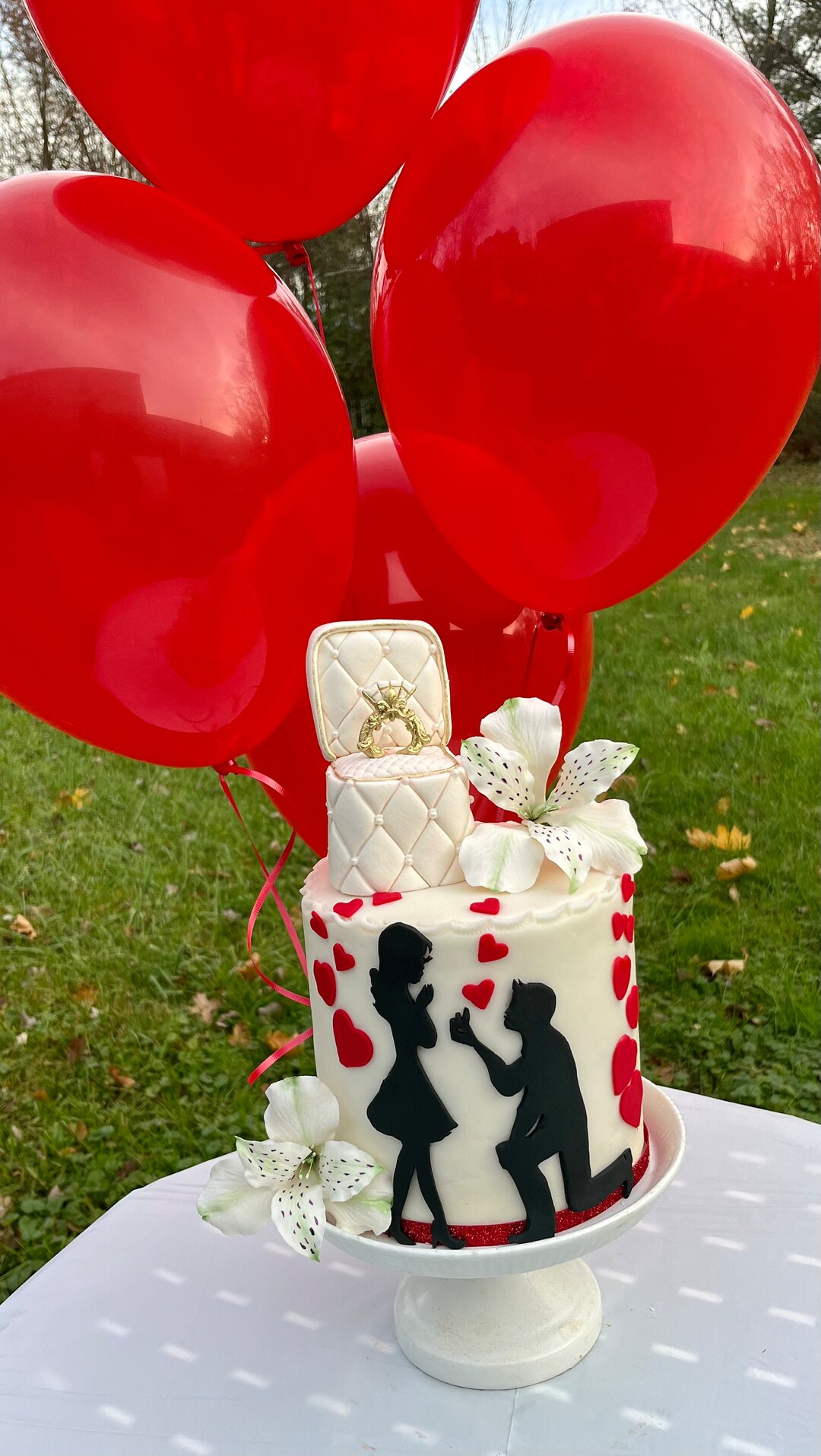 Edible Engagement Ring in Ring Box and Silhouette Couple - Etsy