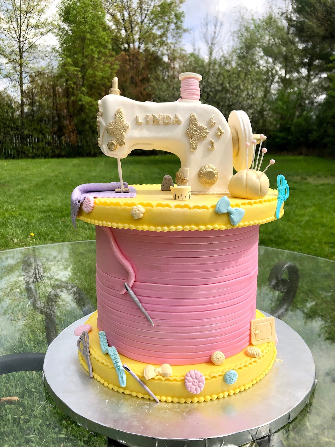 Beautiful Edible Fondant Sewing Machine and Accessories - Etsy