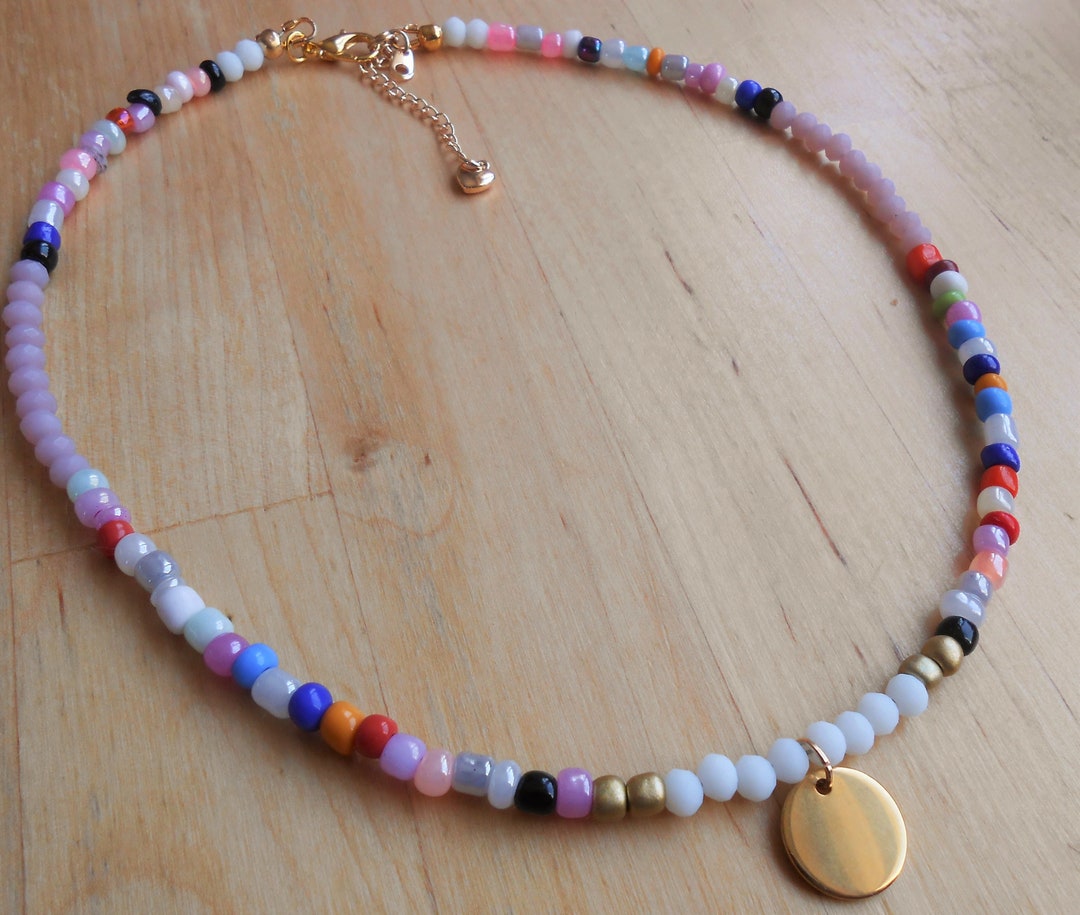 Bunte Perlenkette mit Plättchen Anhänger in Gold - Etsy Österreich