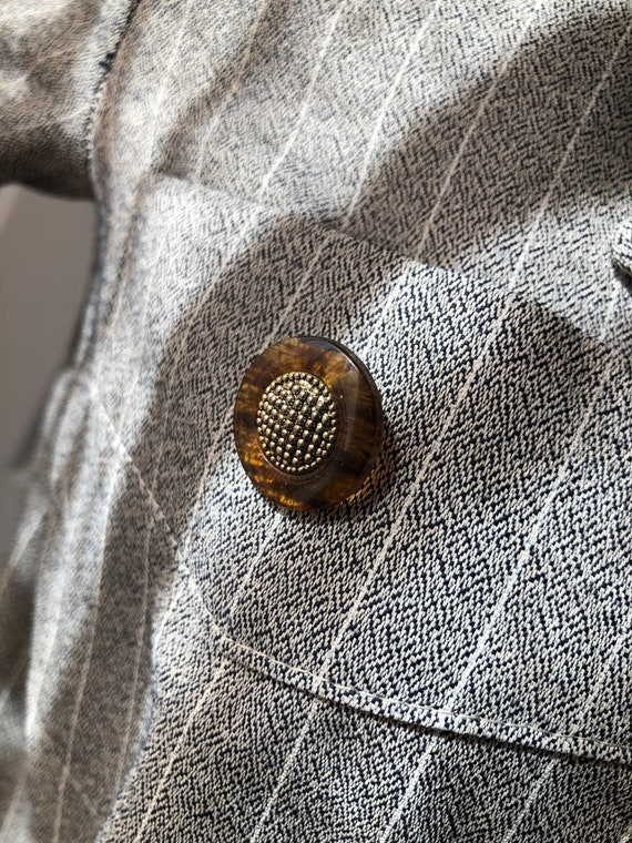 Classic and finely detailed - Gem