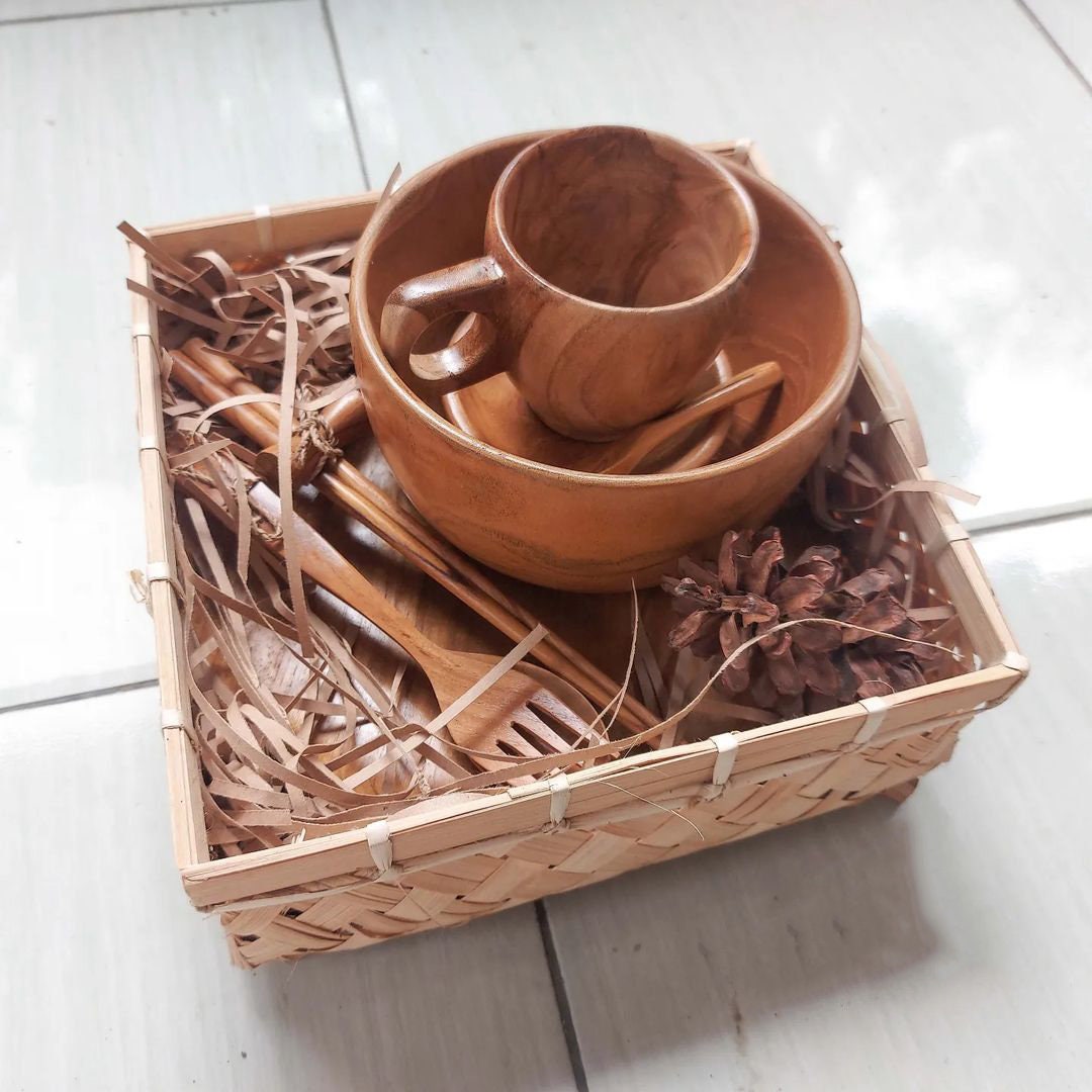 Eco-friendly Bamboo Woven Hamper Pack With Teak Wood Utensils - Perfect ...