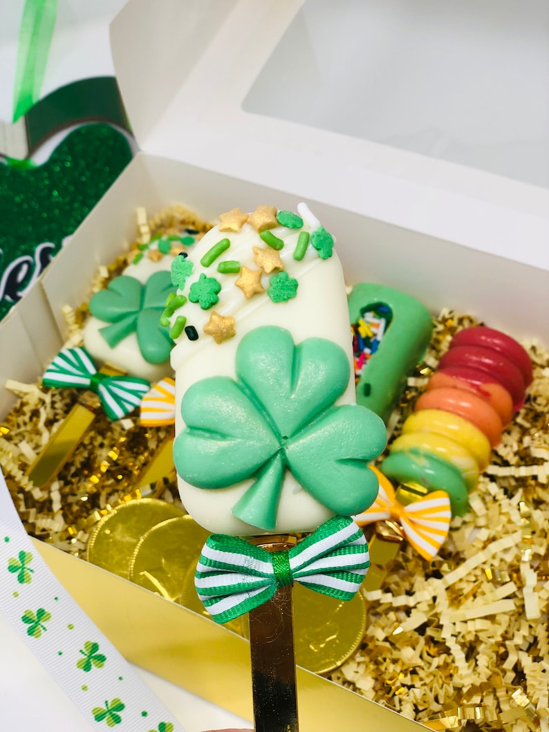St Patrick's Day Treat Box With Cakesicles/cakepops | Etsy