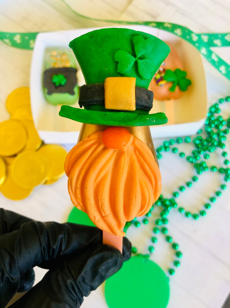 St Patrick's Day Treat Box With Cakesicles/cakepops, Leprechaun Bombs ...