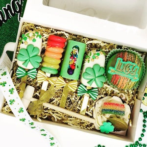 St Patrick's Day Treat Box With Cakesicles/cakepops | Etsy