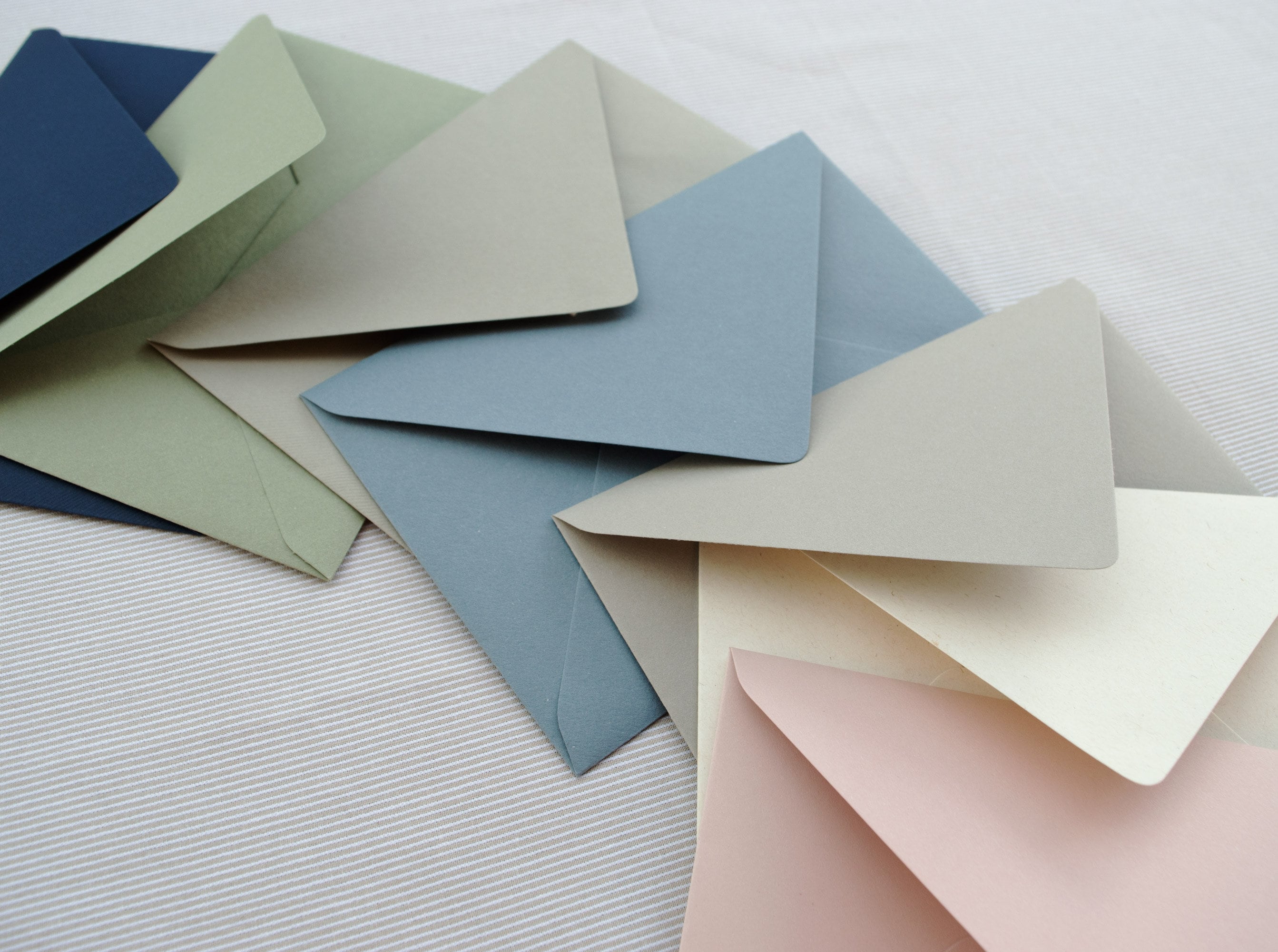 Enveloppes kaki 115 x 165 mm/6,50 x 4,53 pouces (C6), texture trait ...