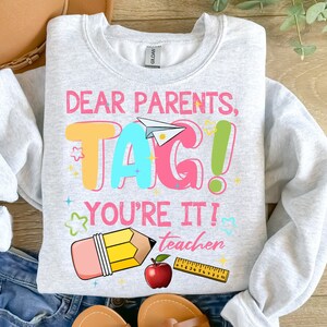 Dear Parents Tag You're It Teacher Png, Teacher's Day Png, Teacher Life ...
