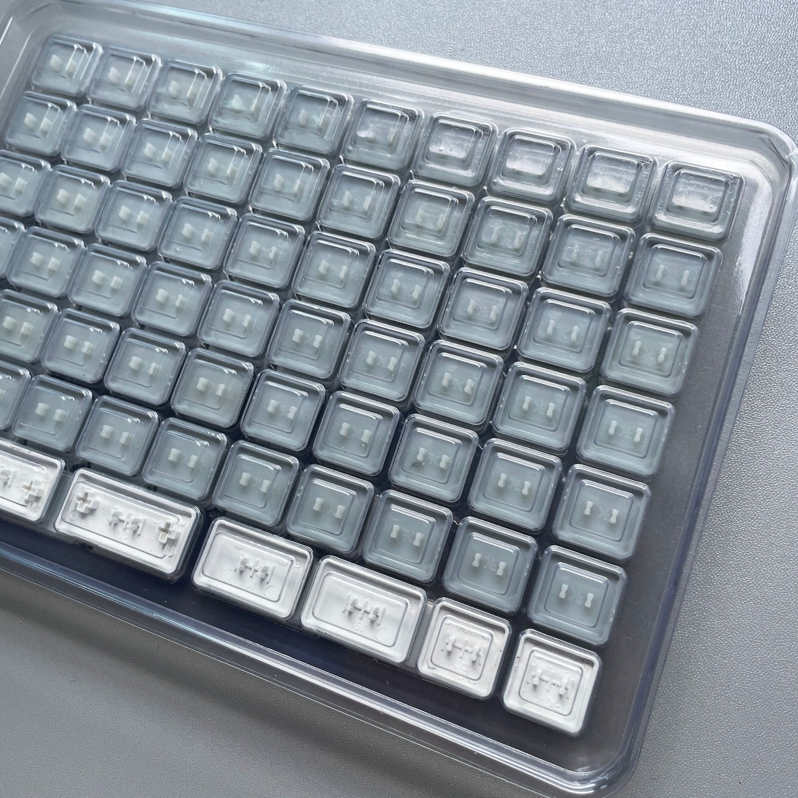 Ready to Use Sofle RGB Low Profile Choc Keyboard X MBK Legend‡ Glow ...