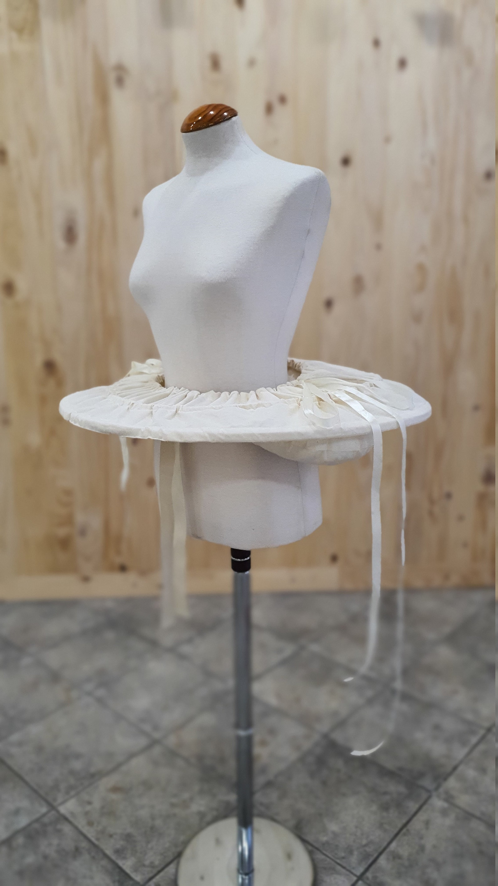 Verdugado francés Drum farthingale, Siglo XVI, Renacimiento, ropa ...