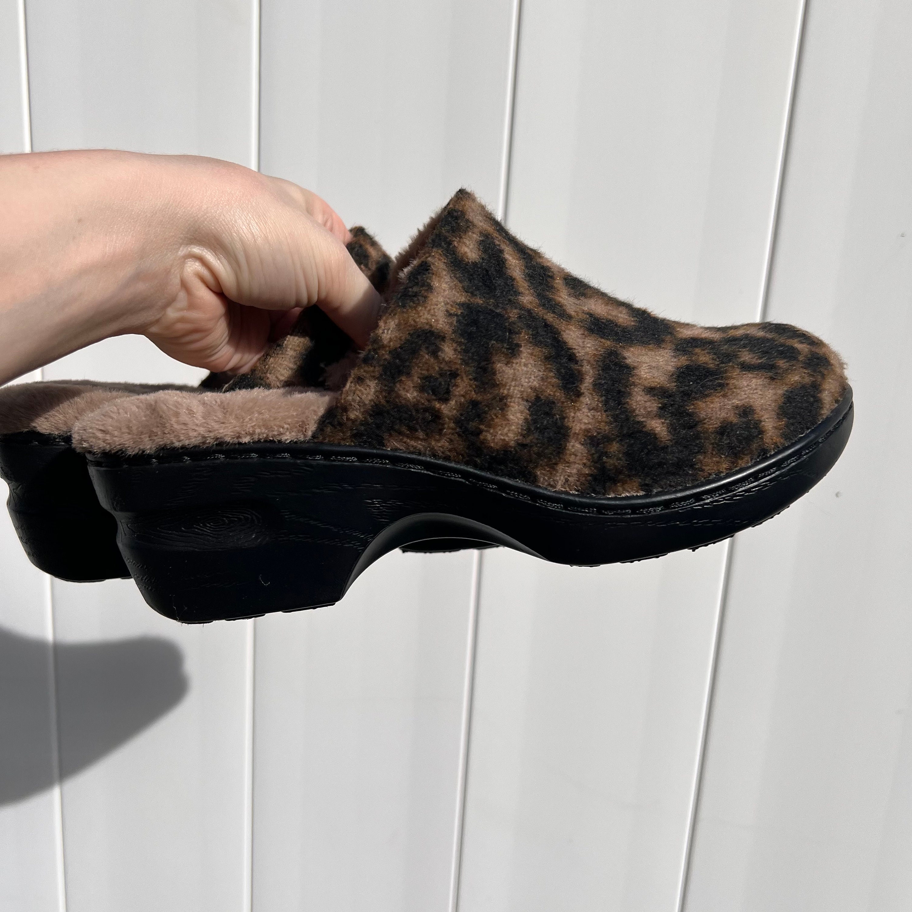 Fuzzy Cheetah Print Furry Clogs by BOC Size 7 Like New Excellent ...