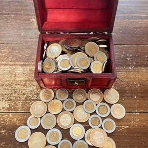 SPECIAL OFFER: Kids' Treasure Chest With 160 Bimetal Coins—limited ...