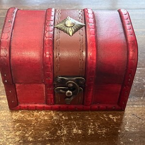 SPECIAL OFFER: Kids' Treasure Chest With 160 Bimetal Coins—limited ...