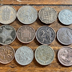 Queen Elizabeth II Commemorative Sets (classic 20 or Deluxe 30 Coins ...