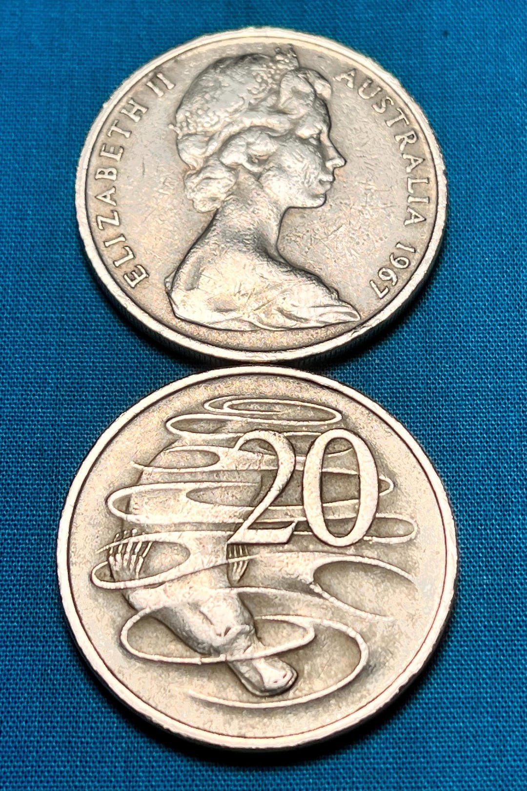 1967 AUSTRALIAN Duck-billed PLATYPUS 20-cent Coin Featuring Young Queen ...