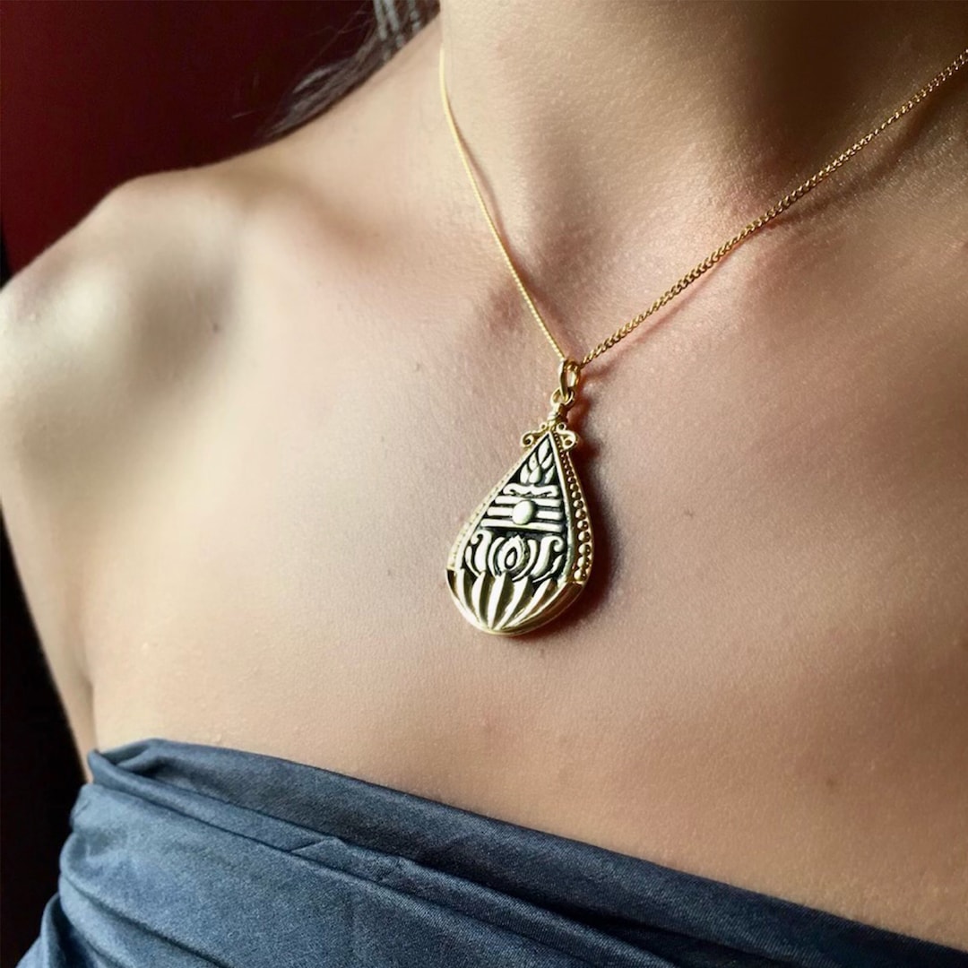 Vel Murugan Pendant, Lord Muraga Charm Necklace, Symbol of Divinity ...