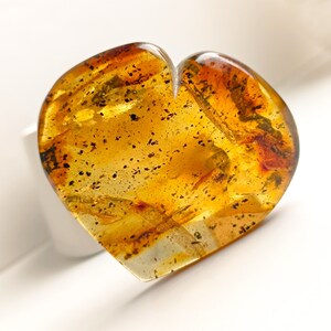 43gr Large Natural Heart Shape Amber Stone With Spider Inclusion ...
