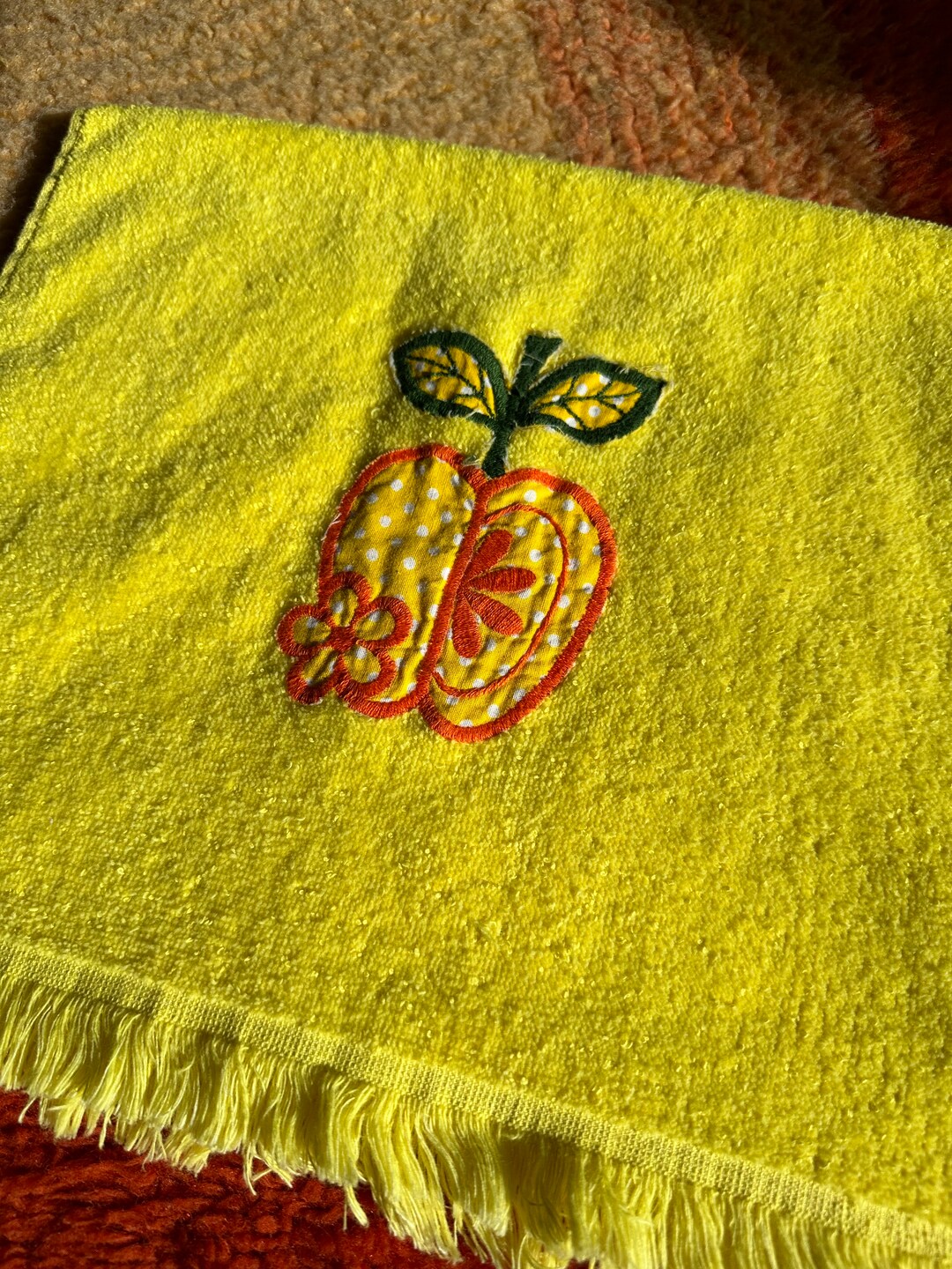 Vintage Sayco Yellow Apple Appliqué Flower Power Hand Towel With Fringe ...