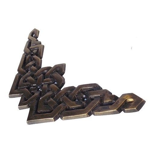 Set of Vintage Infinity Knot Corner Decorative Plates Picture - Etsy
