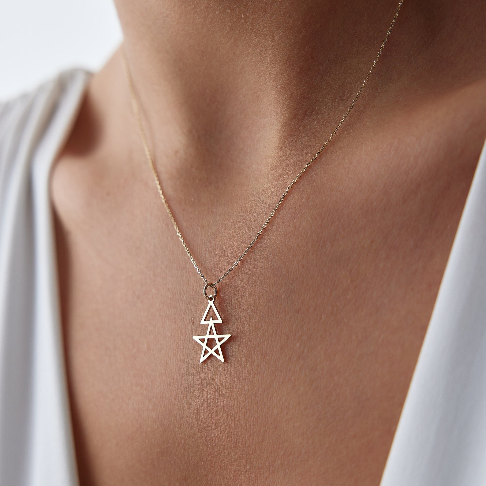 14k Solid Gold Pentagram Necklace: Witch Charm, Wiccan Amulet - Etsy