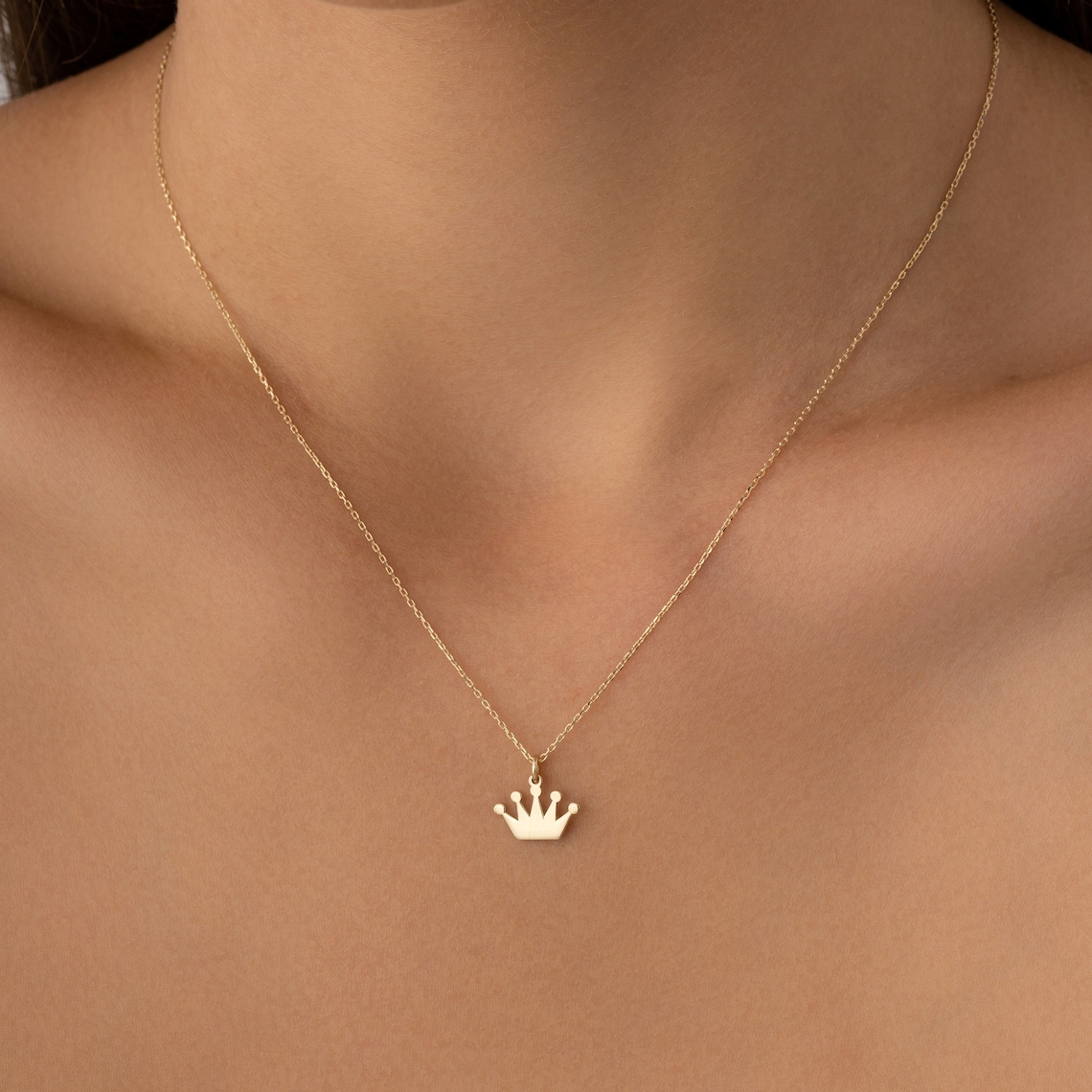 14k Solid Gold Crown Necklace: Dainty Queen Pendant - Etsy