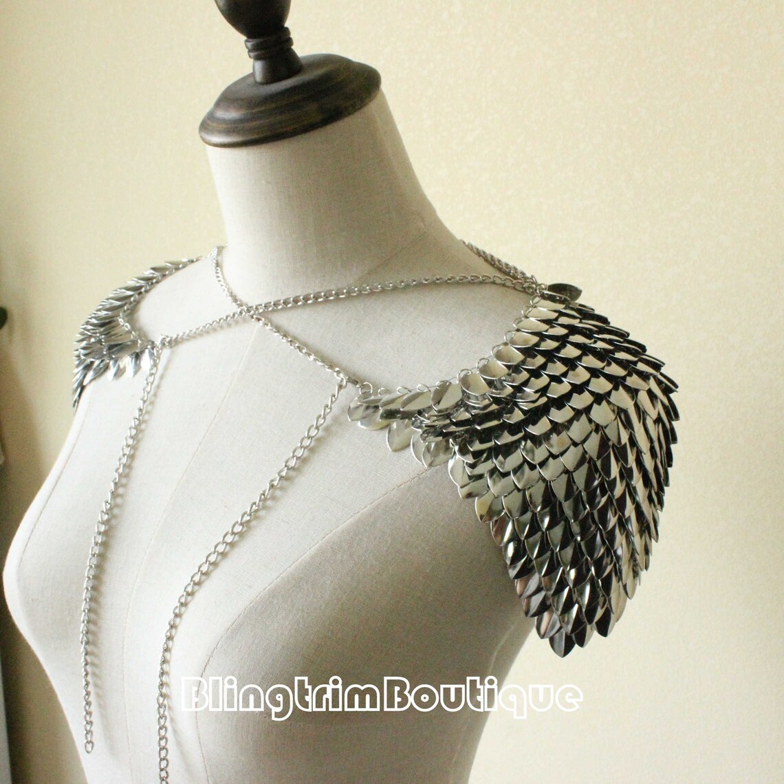Shiny handmade scalemail shoulder armor silver scalemaille | Etsy