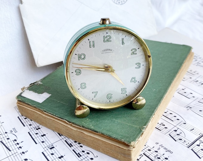Vintage Looping Antimagnetic Swiss Desk Clock. Vintage Swiss Desk Clock ...
