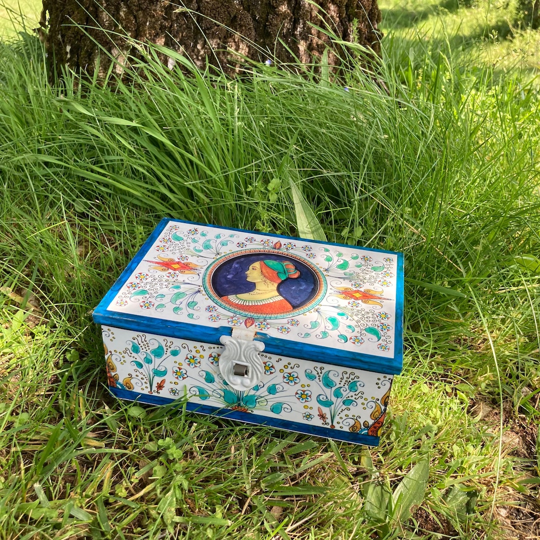 Tin Box With Renaissance Style Graphics Portrait of a Young Lady ...