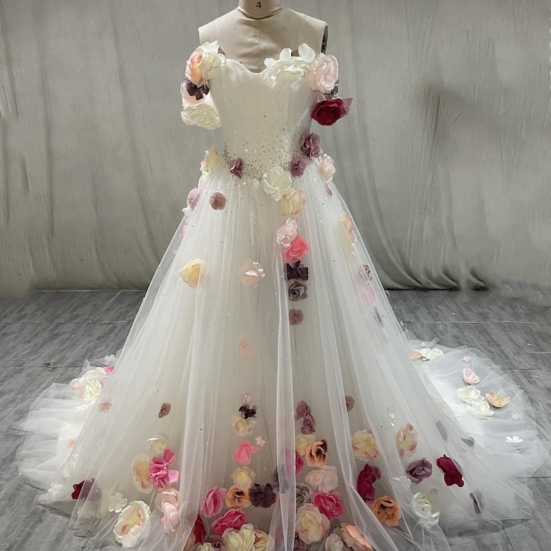 Brautkleid Mit 3d Blumen