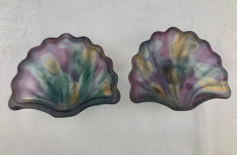 Vintage Reuven Glass Hand Painted Clam Shell Box by Nouveau Art Glass ...