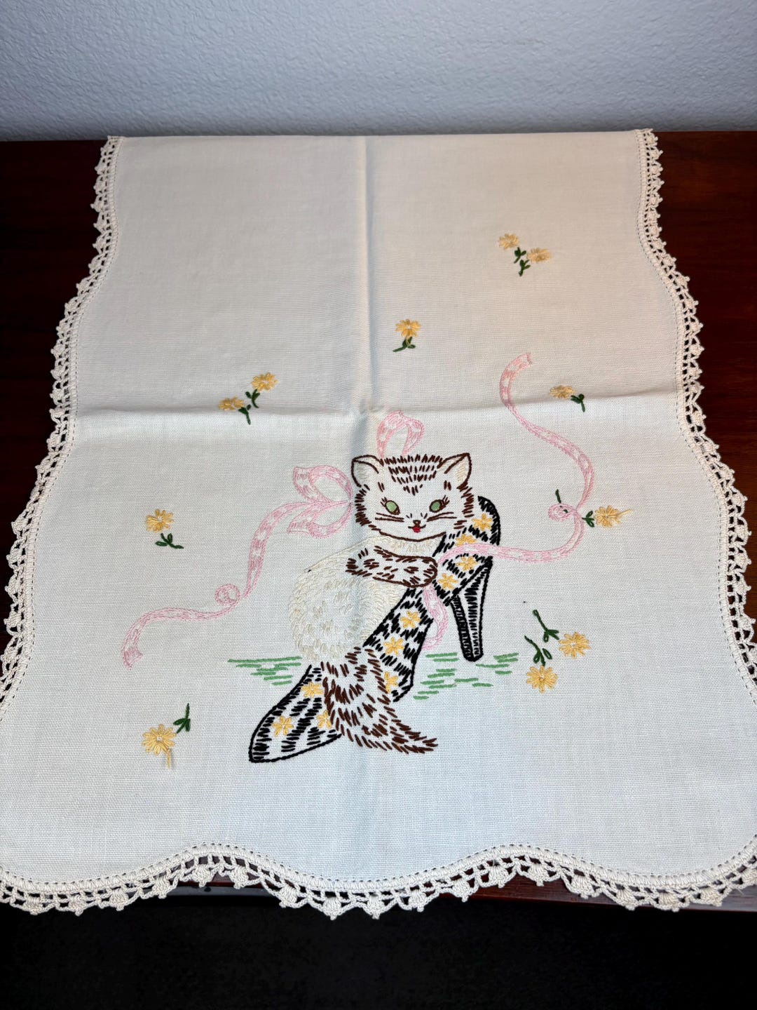 Vintage Embroidered Cat Table Runner: Scalloped Cotton Needlepoint - Etsy